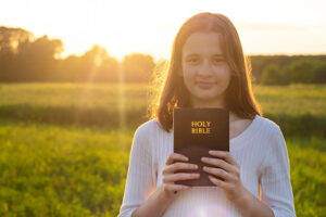 Purity Bible Study for Youth: Help Preteens Pursue Godly Living