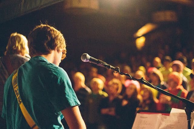 Christian Songs for Teens: 22 Praise & Worship Titles