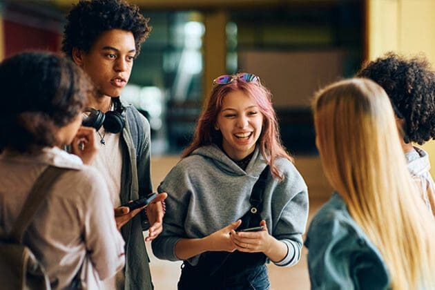 Teambuilding Games for Youth: 10 Top Activities for Teen Bonding