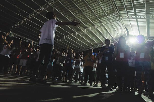 9 Tips for Leading a Successful Youth Worship Night
