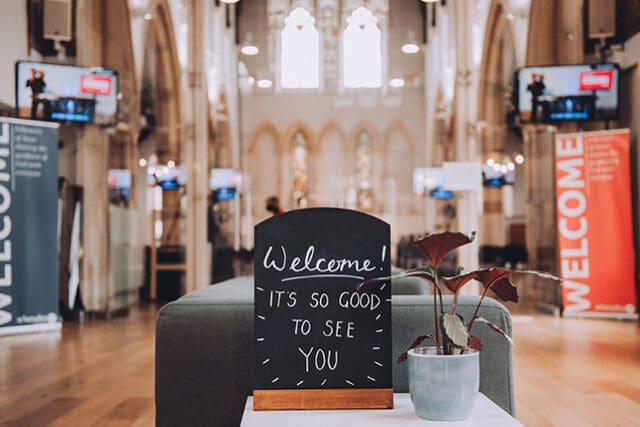 8 Ways to Make Your Church More Welcoming to Newcomers