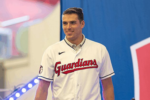 WATCH: MLB Pitcher Shares the Gospel While Signing Autographs